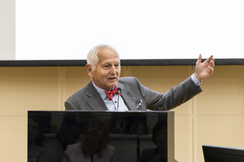 Profesor Pirk na Fakultě humanitních studií - Fakulta humanitních studií